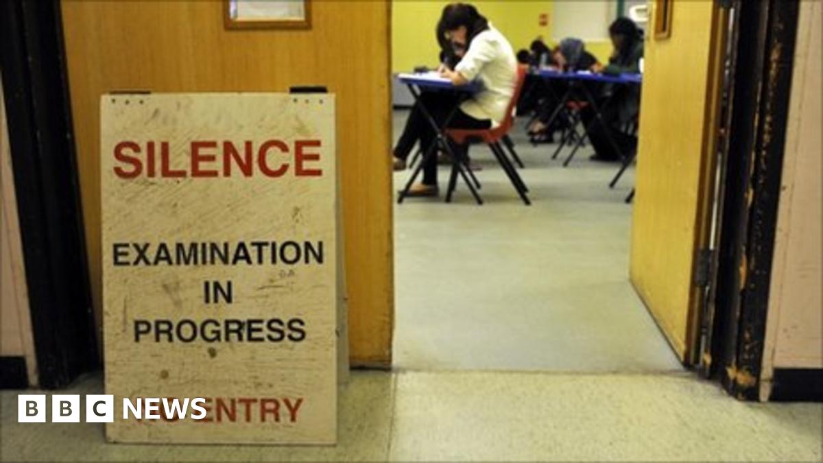 GCSE results: Traditional subjects less popular - BBC News