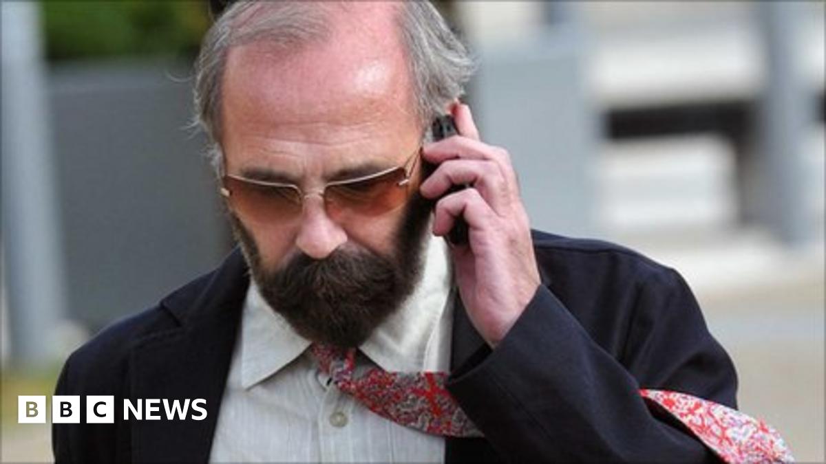 Art teacher Cunningham struck off over pupils sex case - BBC News