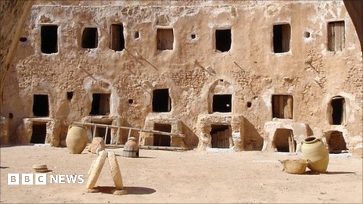 Unesco warning over Libya looting - BBC News
