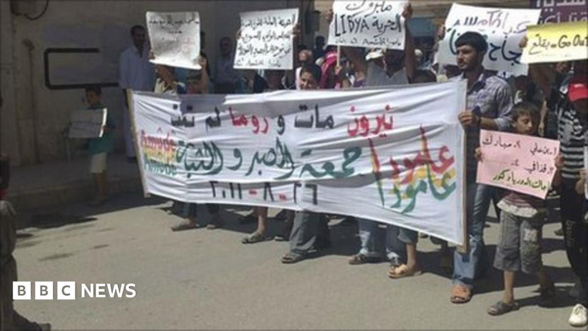 Syrian protesters 'attacked in Damascus mosque' - BBC News