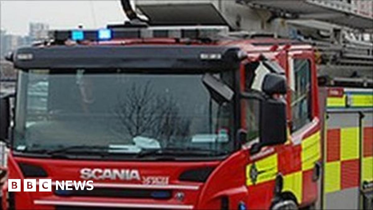 Investigation into woman's death in Fife house fire - BBC News