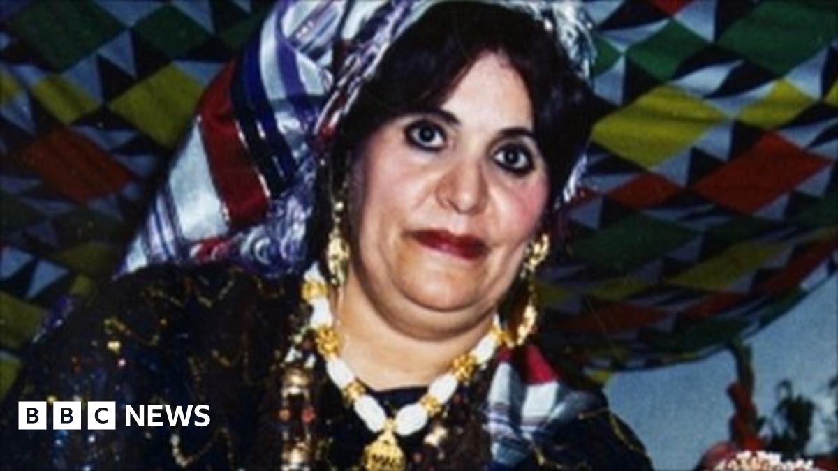 Libya conflict: Algeria defends taking in Gaddafis - BBC News