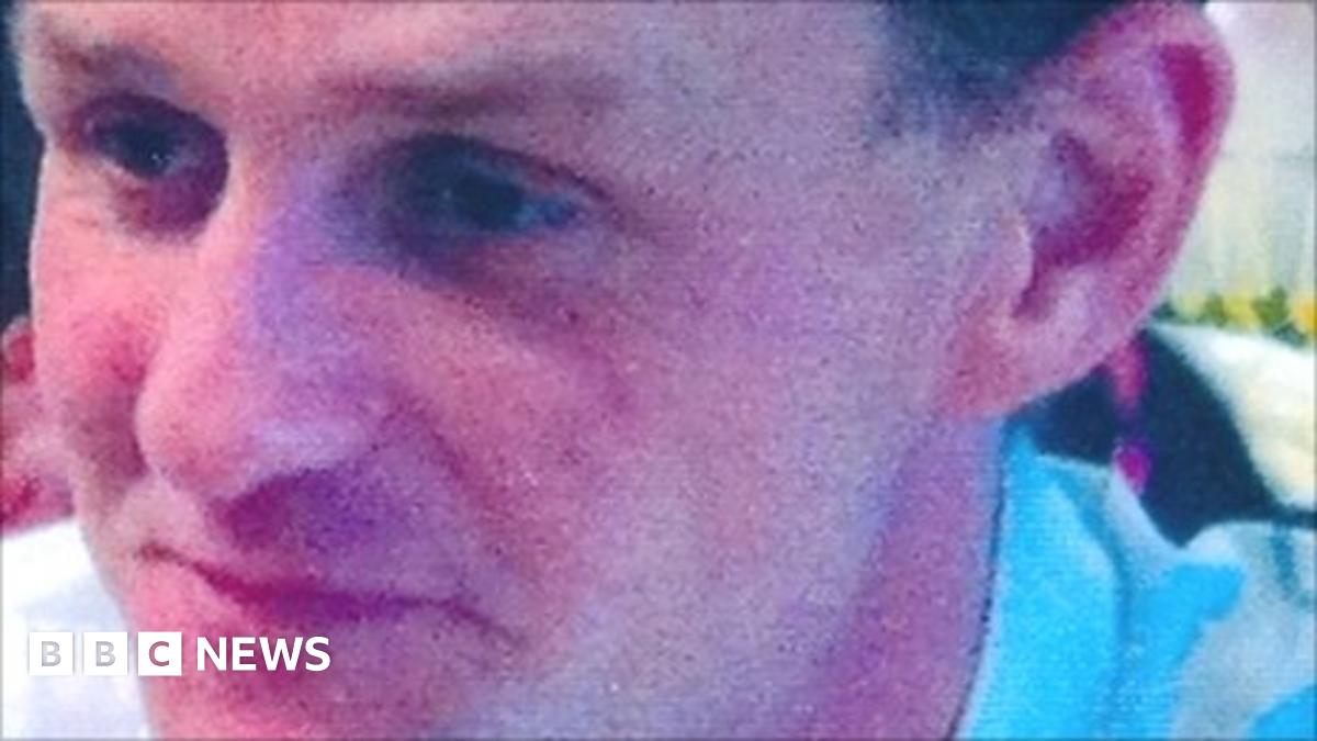 Tributes to Merthyr van 'fall' victim Jason Banfield - BBC News