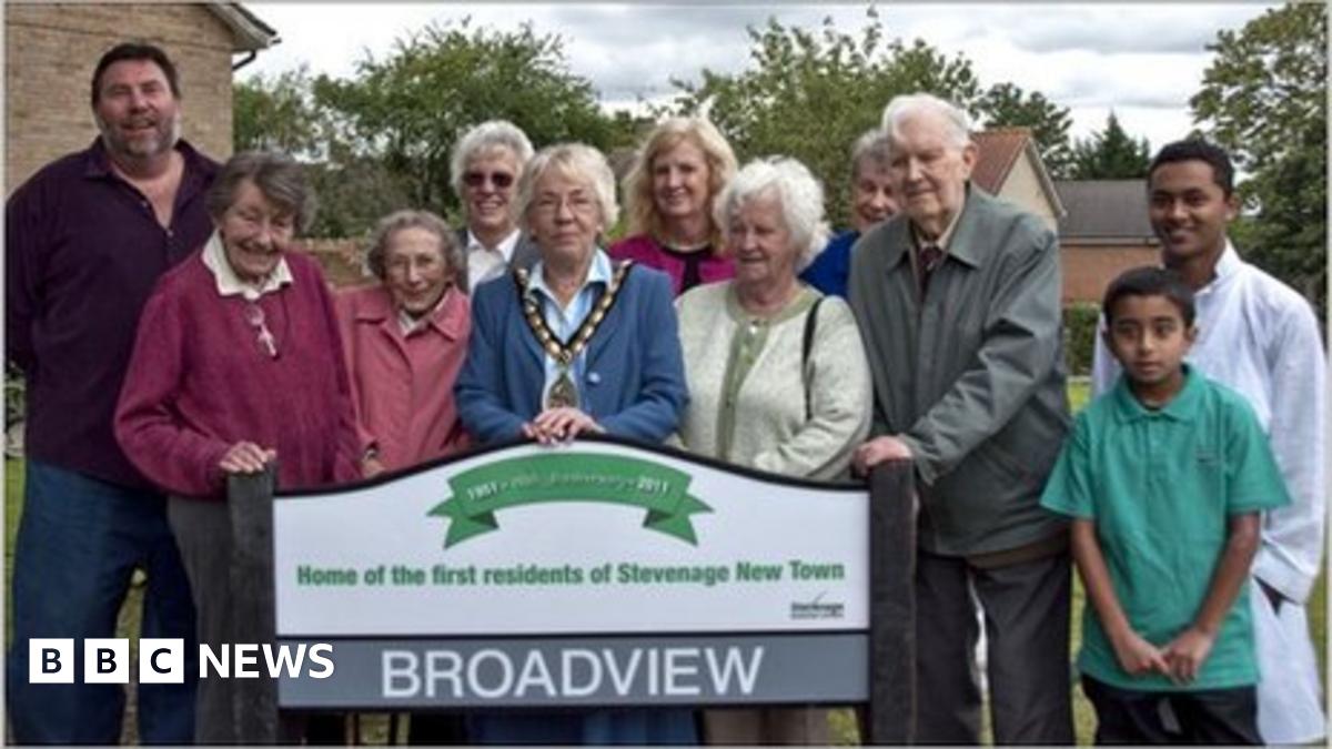 Stevenage new town marks 60th anniversary of first homes - BBC News