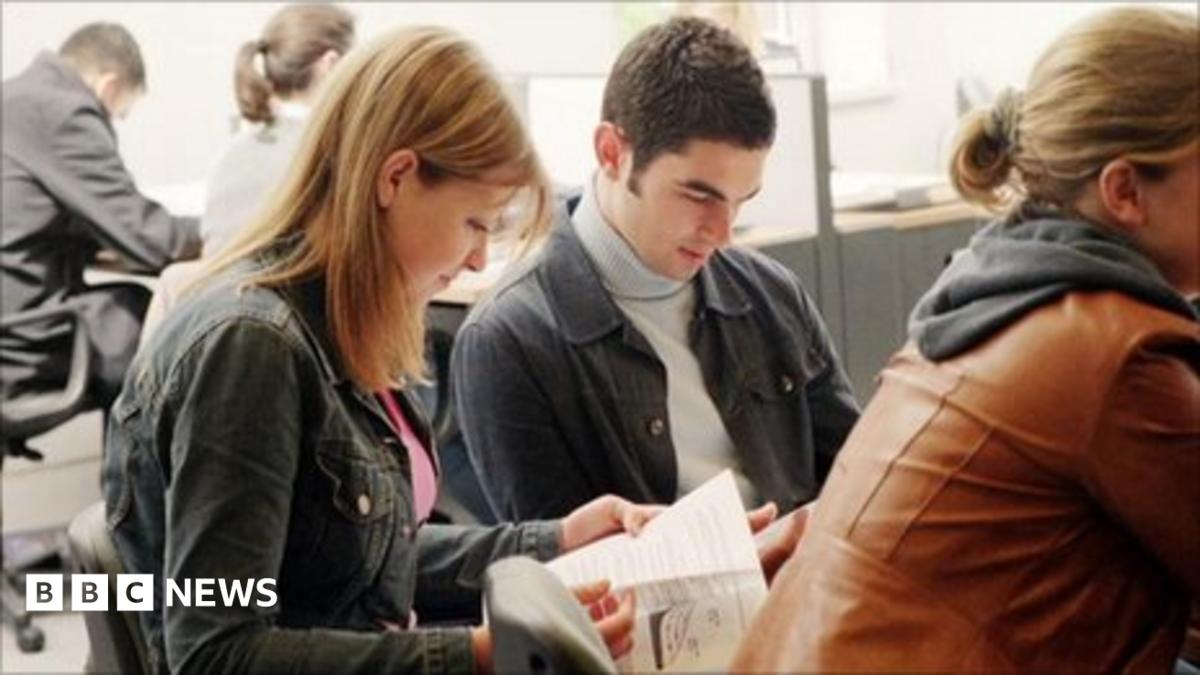 College student drop-out rate in Scotland reaches 28% - BBC News