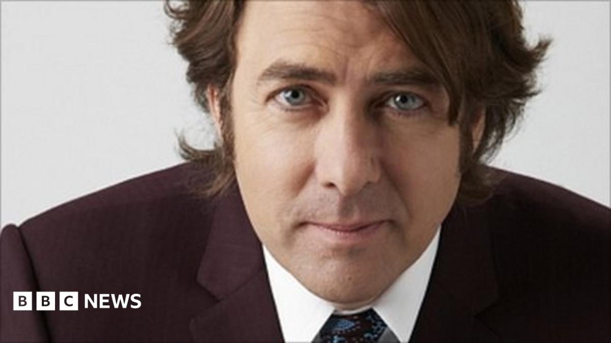 Jonathan Ross defends BBC salary - BBC News