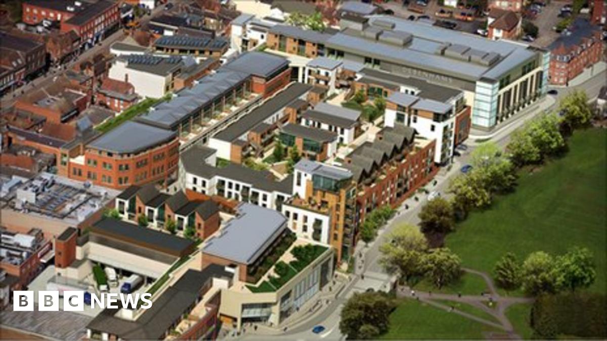 Newbury's Parkway development to open - BBC News