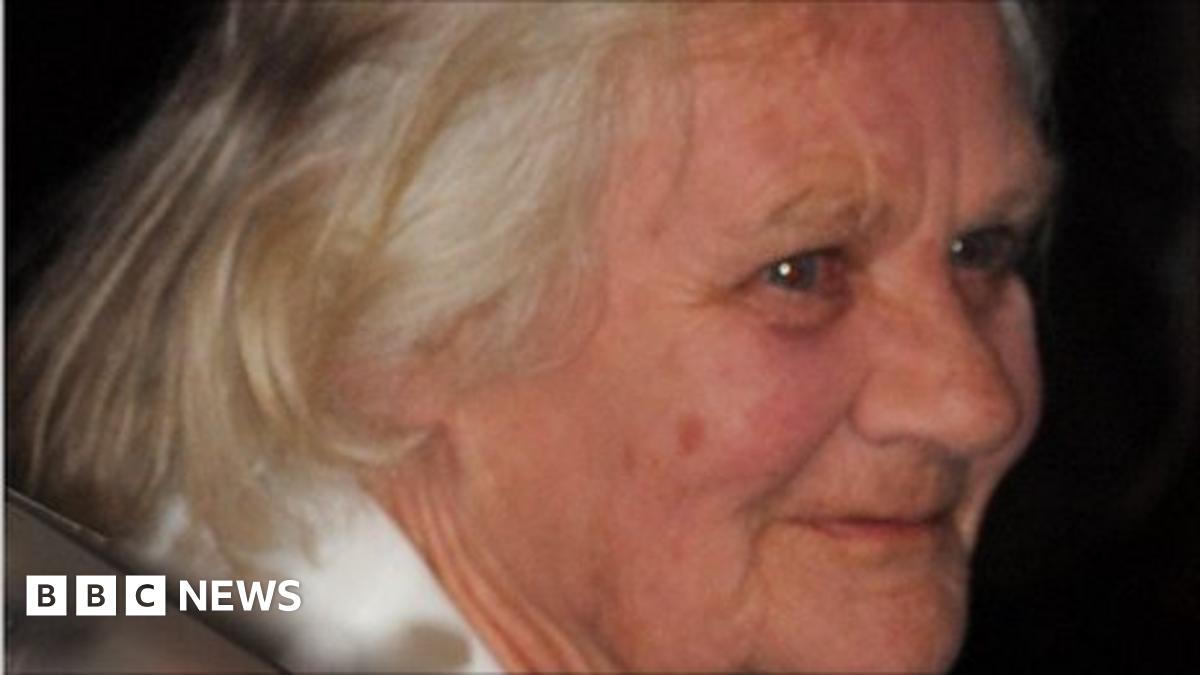 Family of Judith Richardson in plea to help catch killer - BBC News
