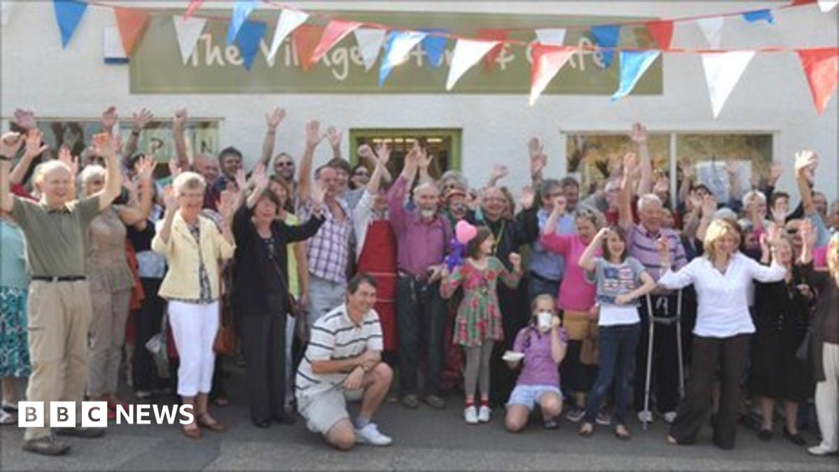 Villagers reopen shop in Cottingham after five years - BBC News