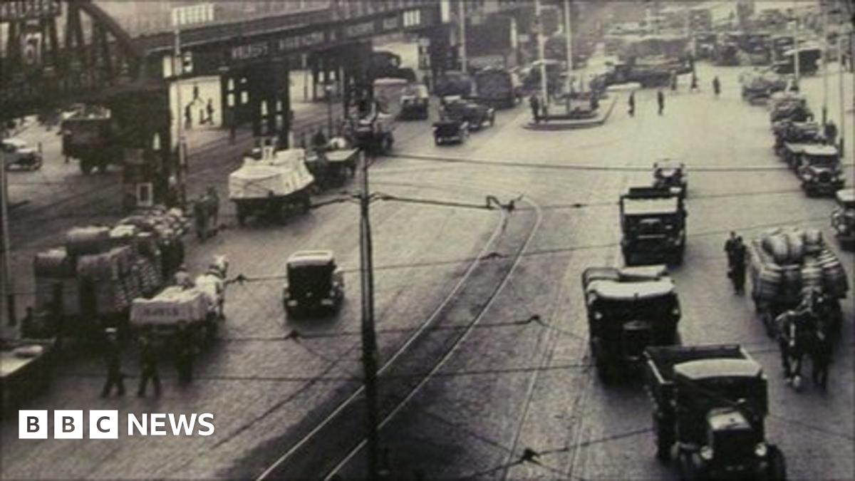 Chambre Hardman Liverpool photos recreated for FACT - BBC News