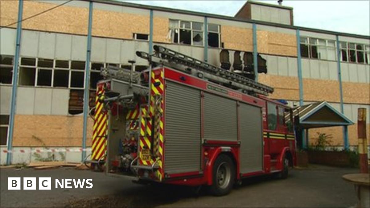 Derelict Wolverhampton office block damaged by fire - BBC News