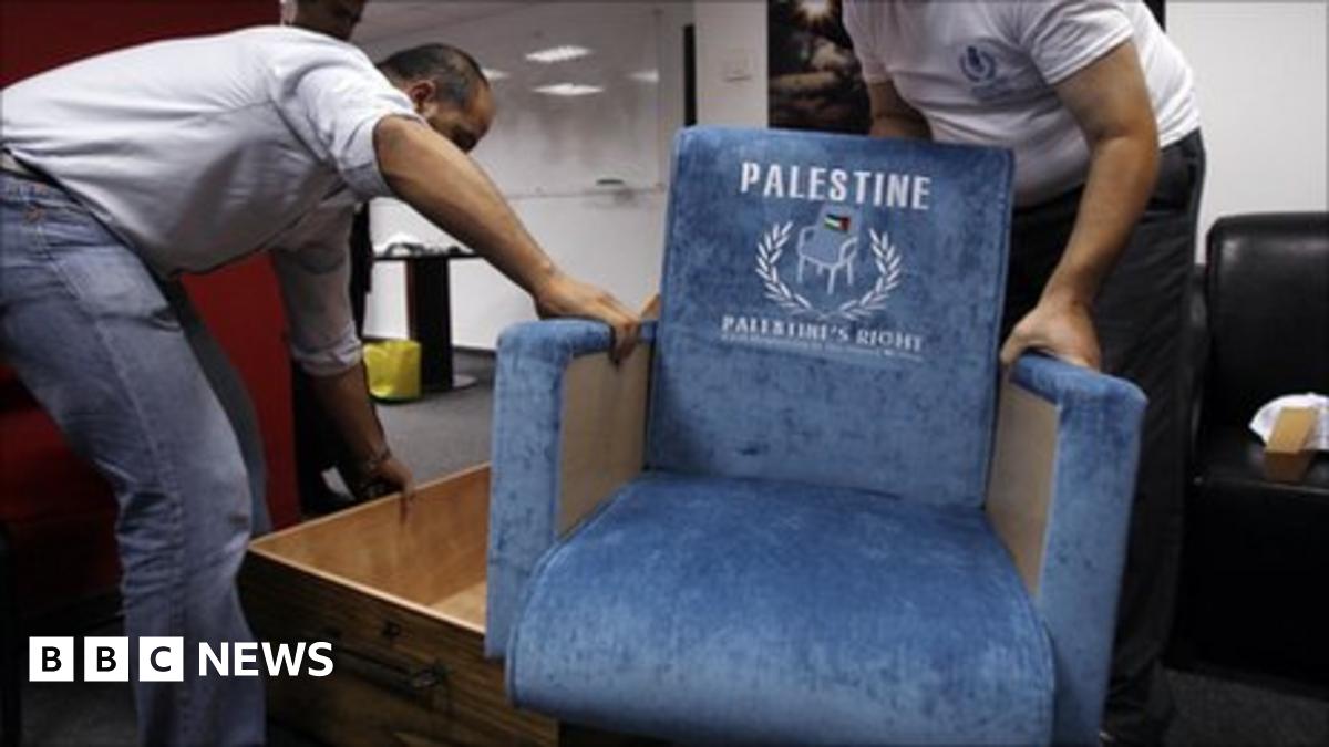 Palestinians send homemade UN membership chair on tour - BBC News