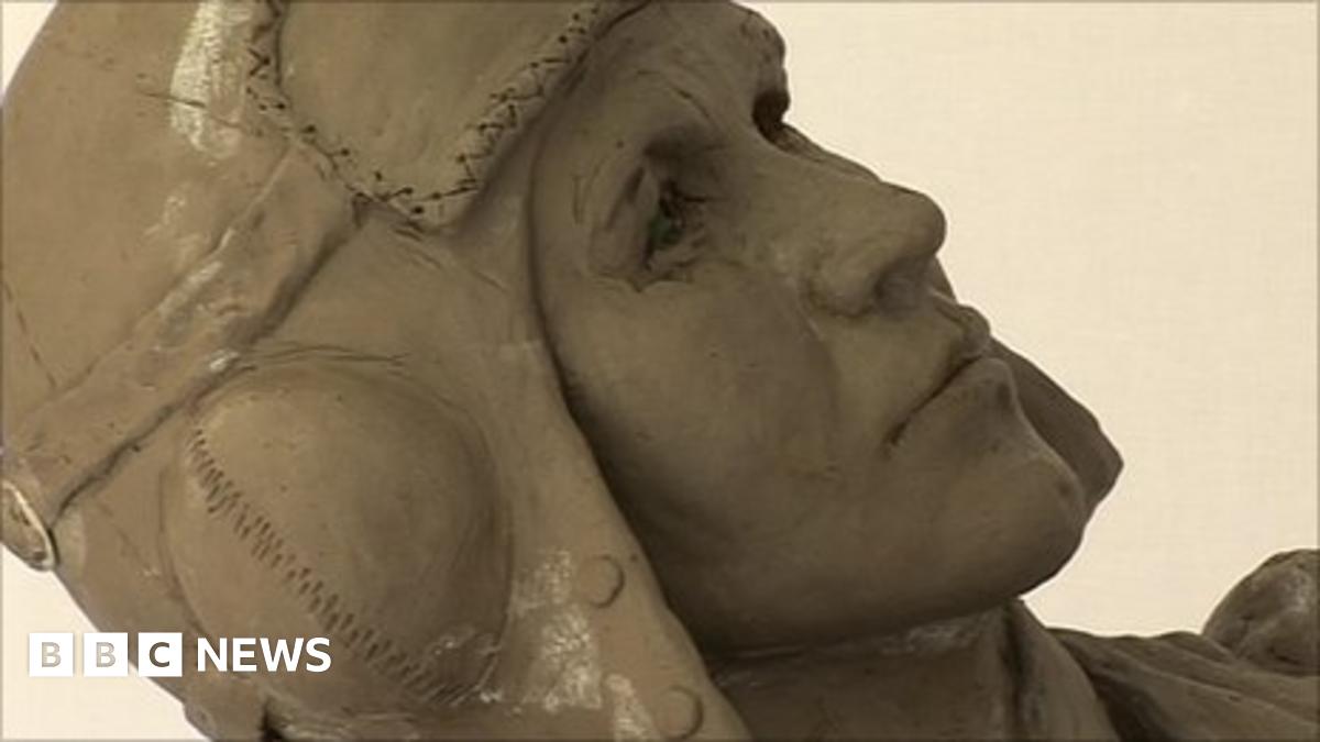 Bronze statue to commemorate RAF Exeter fighter pilots - BBC News