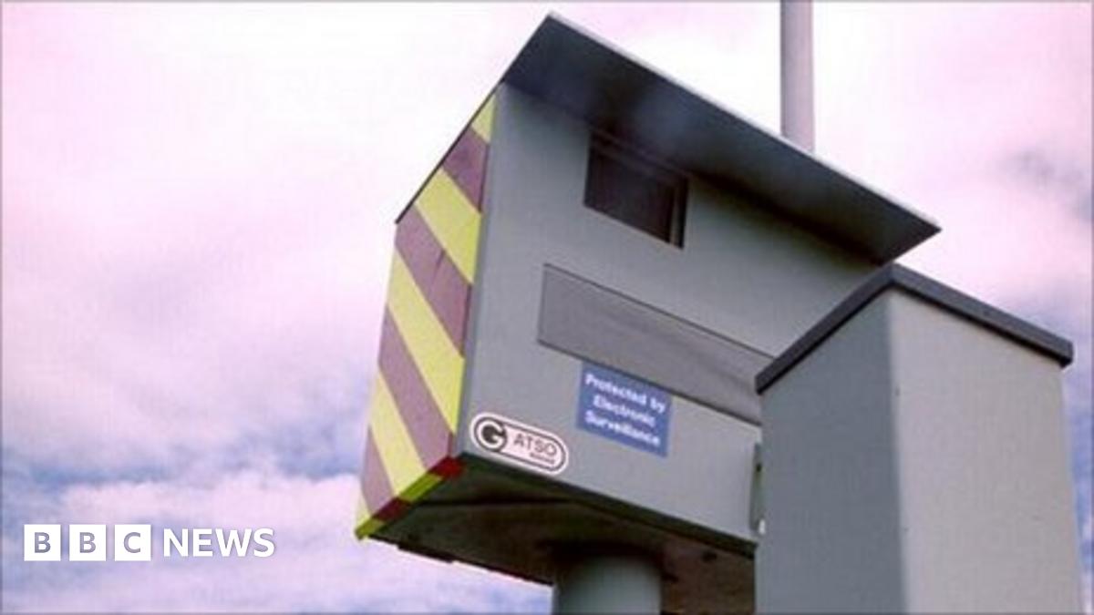 Lincolnshire's vandalised speed cameras 'costing thousands' - BBC News