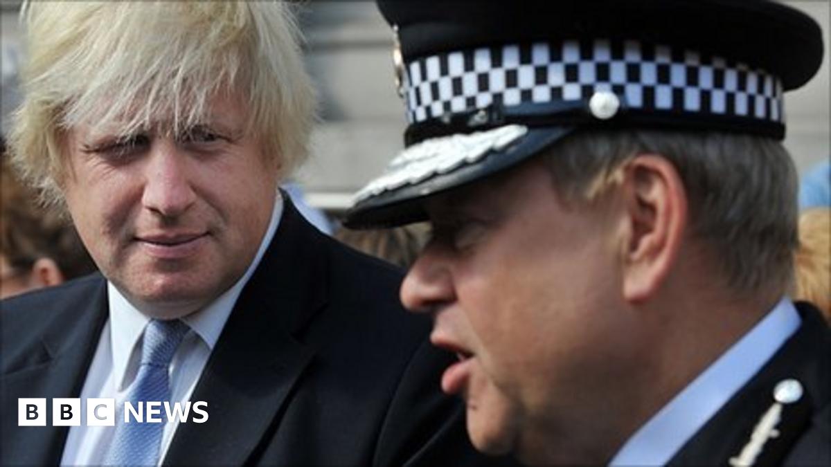 Met police considering more riot training - BBC News