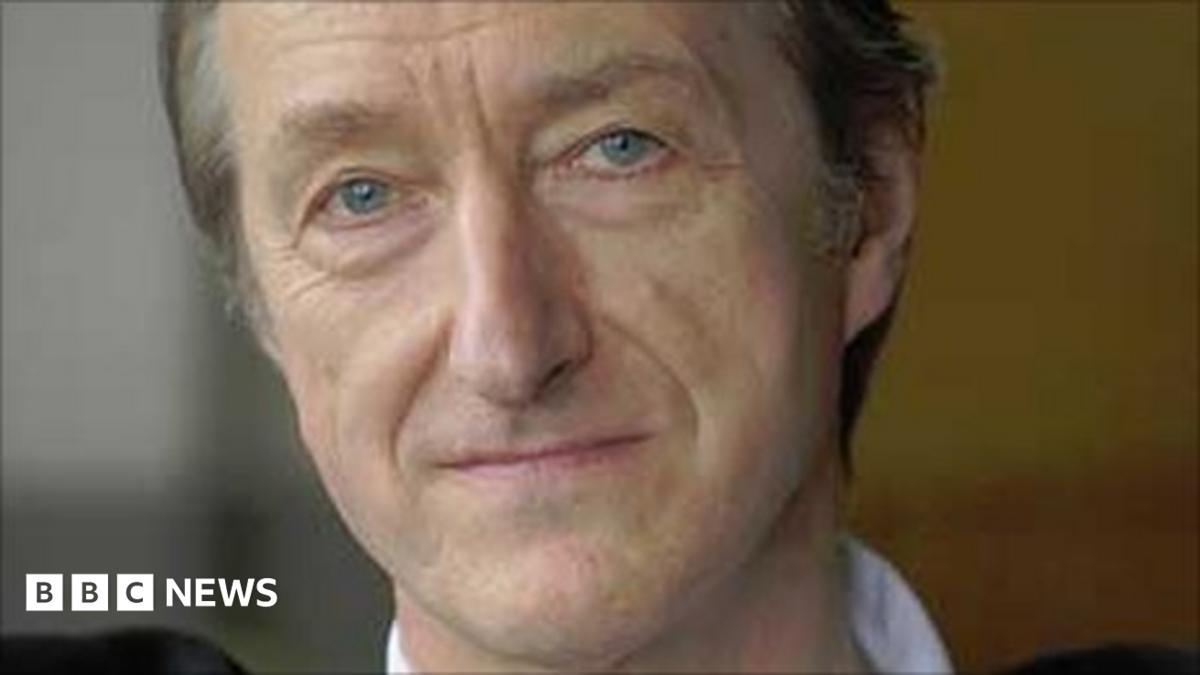Julian Barnes heads up Booker shortlist - BBC News