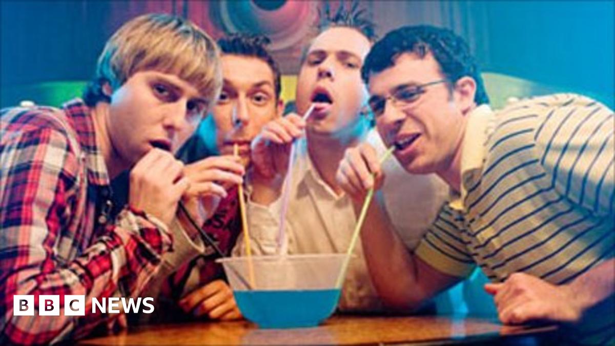 Inbetweeners hold off all box office challengers - BBC News