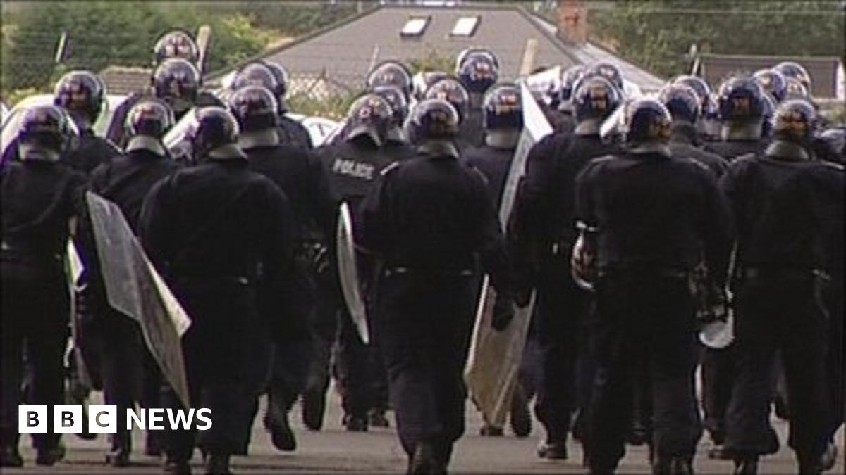 Riot police to change tactics after Birmingham looting - BBC News