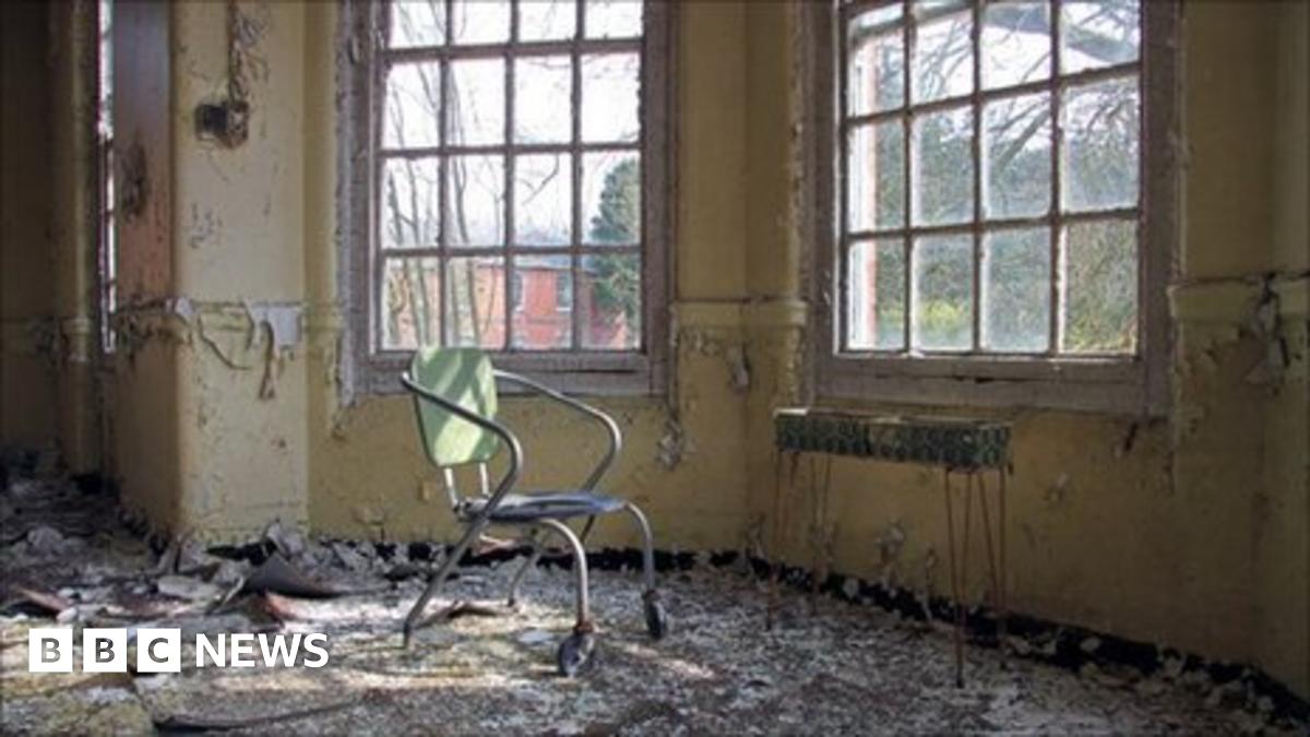Asylum's demolition marks end of era in mental health - BBC News