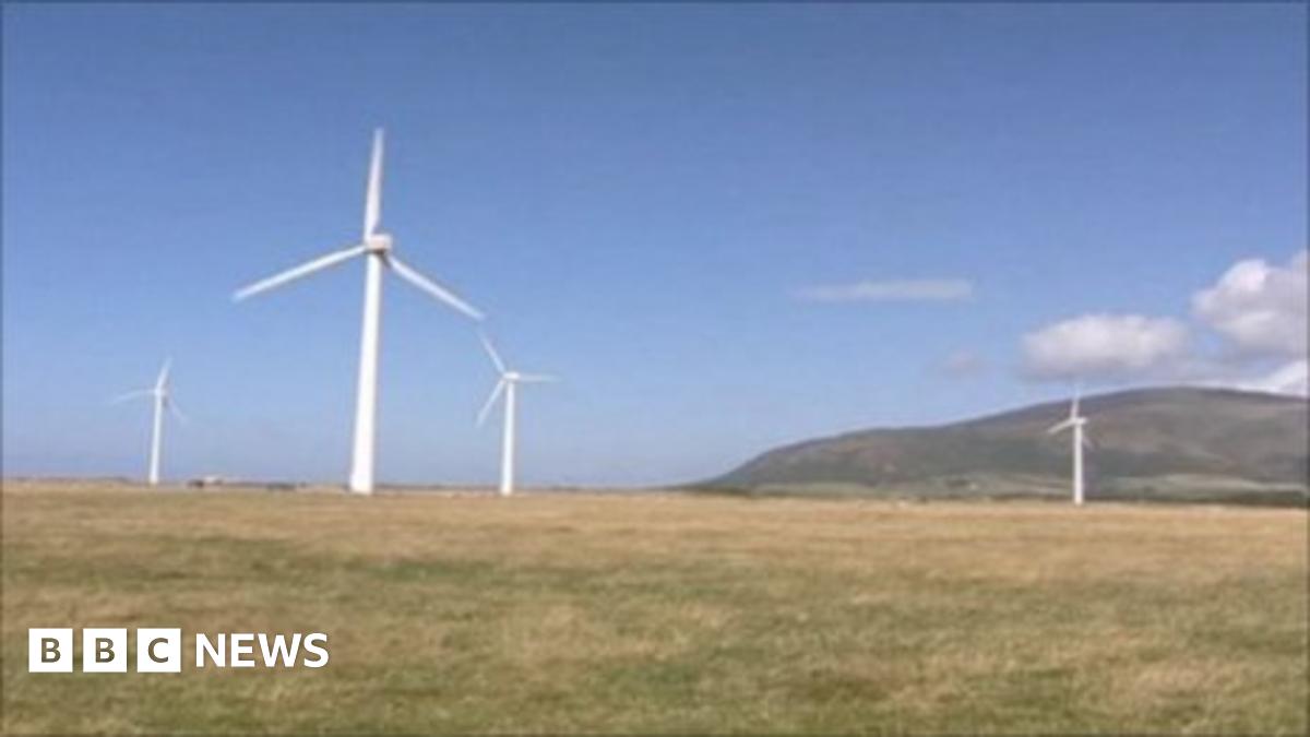 Scout Moor Wind Farm expansion plans prepared - BBC News
