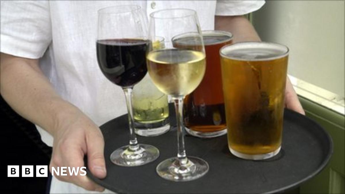 'E-course' to help hospital staff assist alcohol users - BBC News