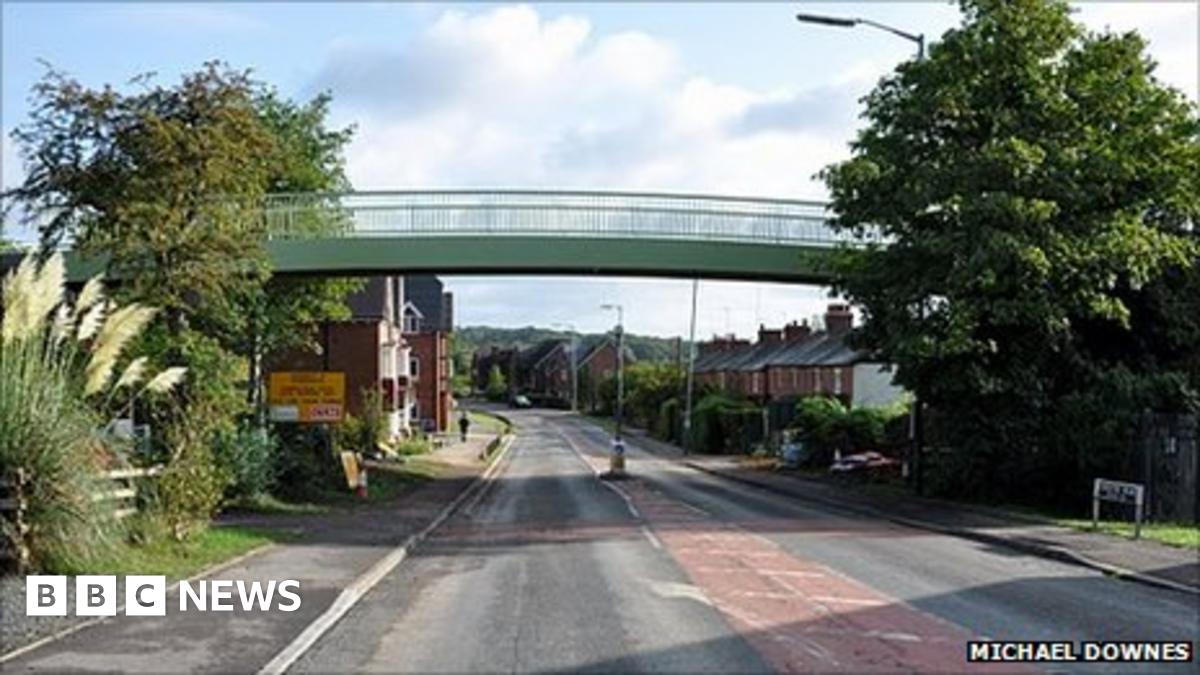 Cyclists and walkers join Kenilworth bridge opening - BBC News