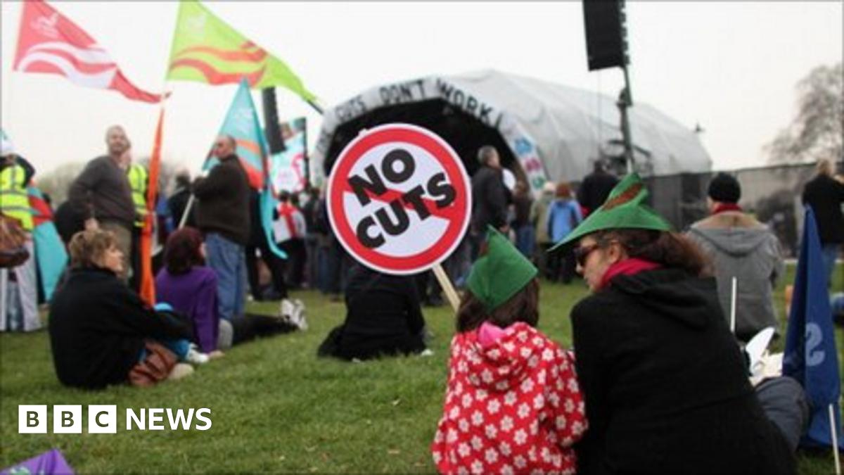 TUC: Unions to ratchet up pressure on pensions and pay - BBC News