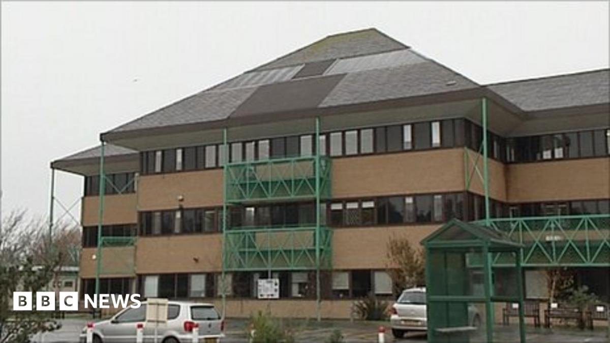 David Hoskins death: Inquest told of pylon climb - BBC News