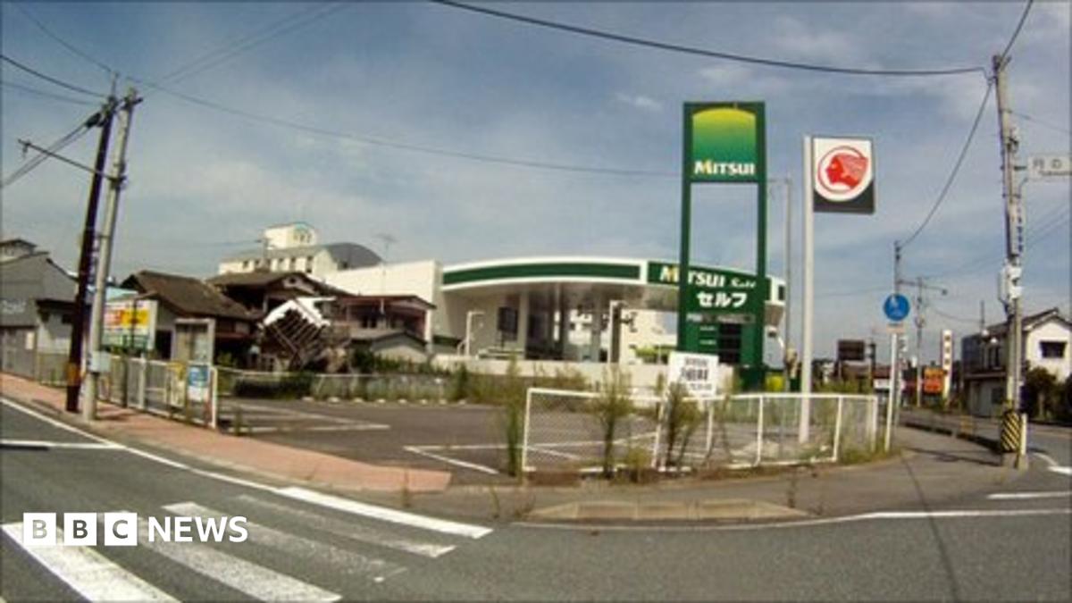 Inside Japan's nuclear ghost zone - BBC News