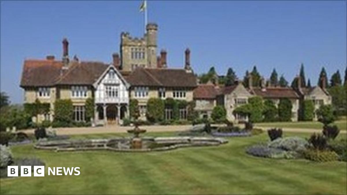 Cowdray Park House antiques in £5m Sussex auction - BBC News