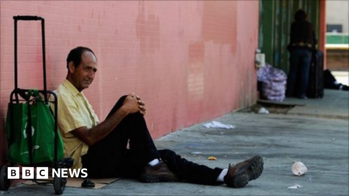 Number of Americans in poverty hits record high - BBC News