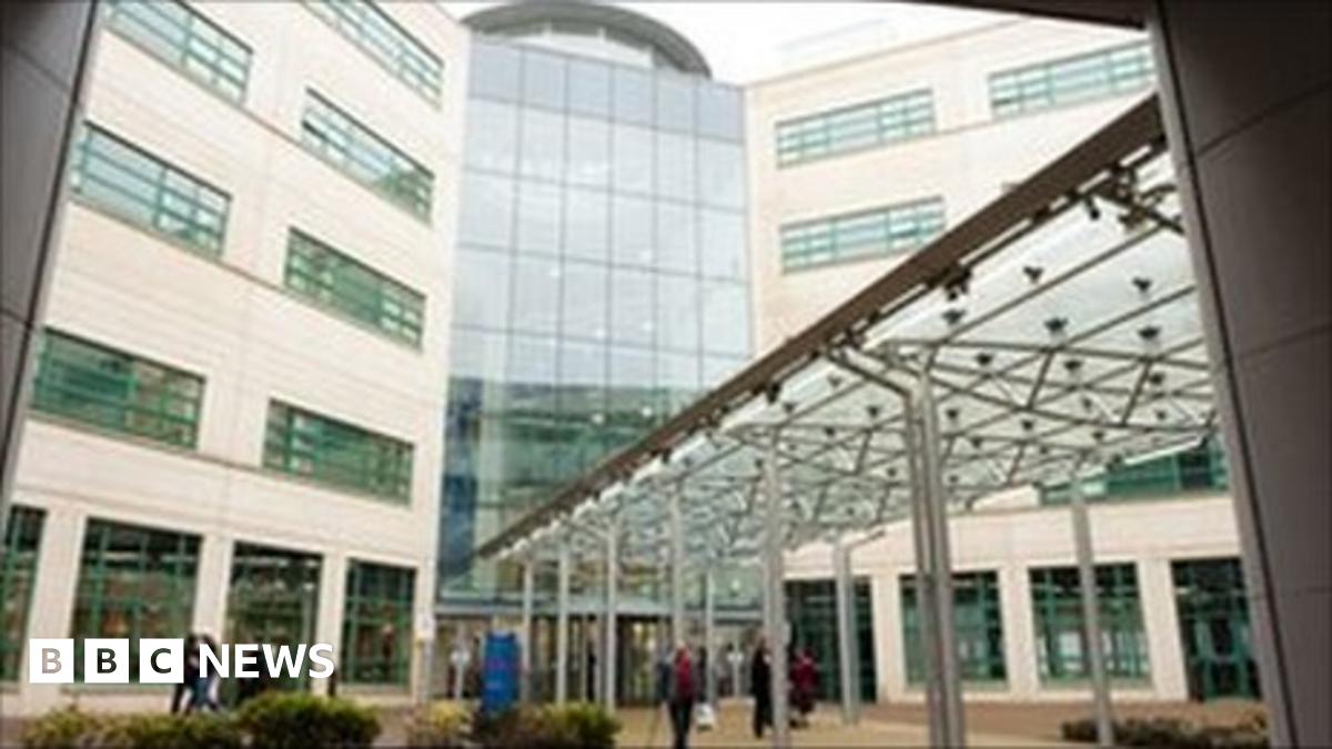 Swindon hospital's A&E revamp 'complete by Christmas' - BBC News