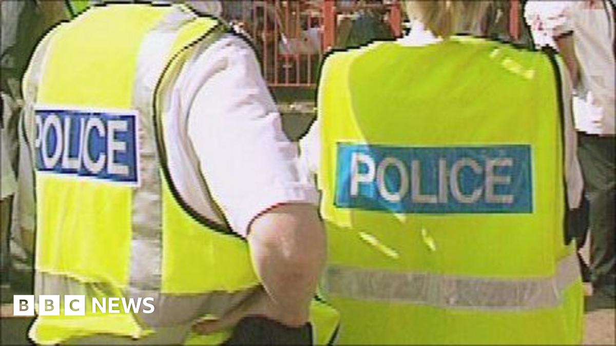 Birmingham riots: Eight on trial over Bartons Arms shooting - BBC News