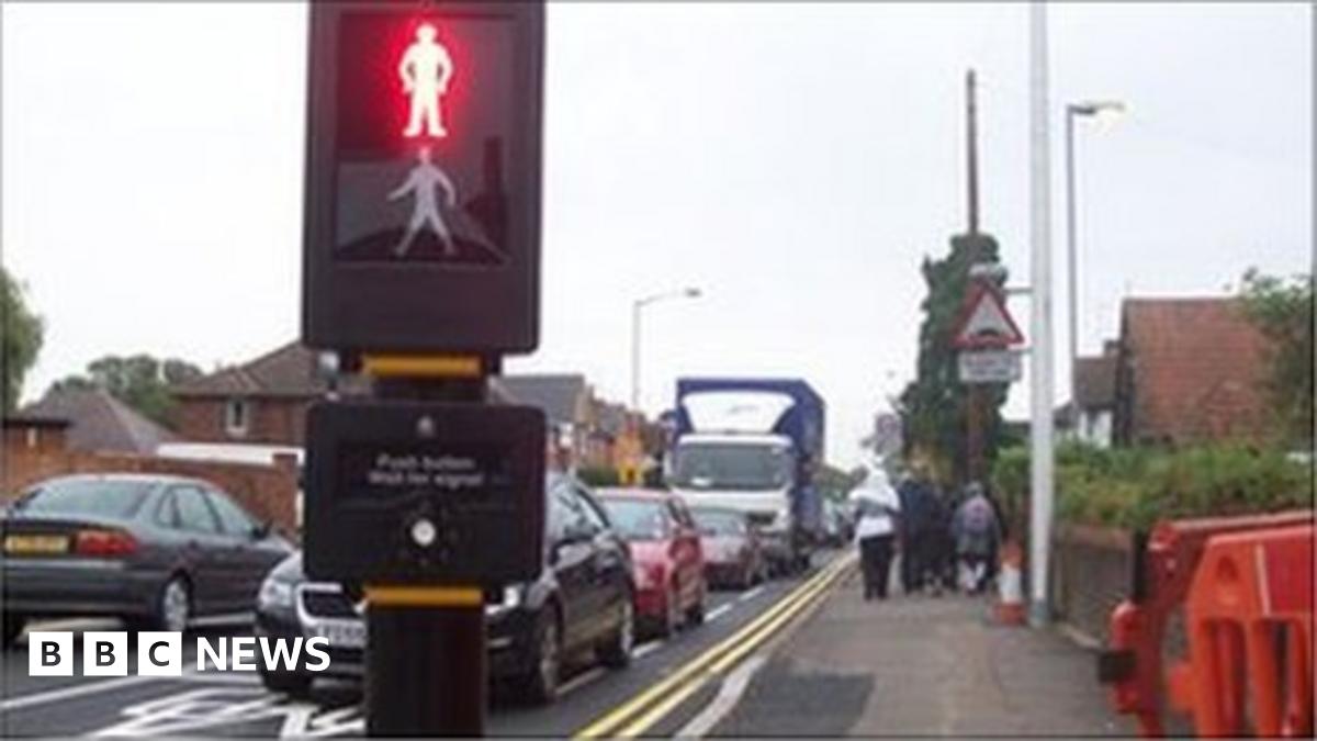 Shinfield Road traffic lights in Reading to stay - BBC News