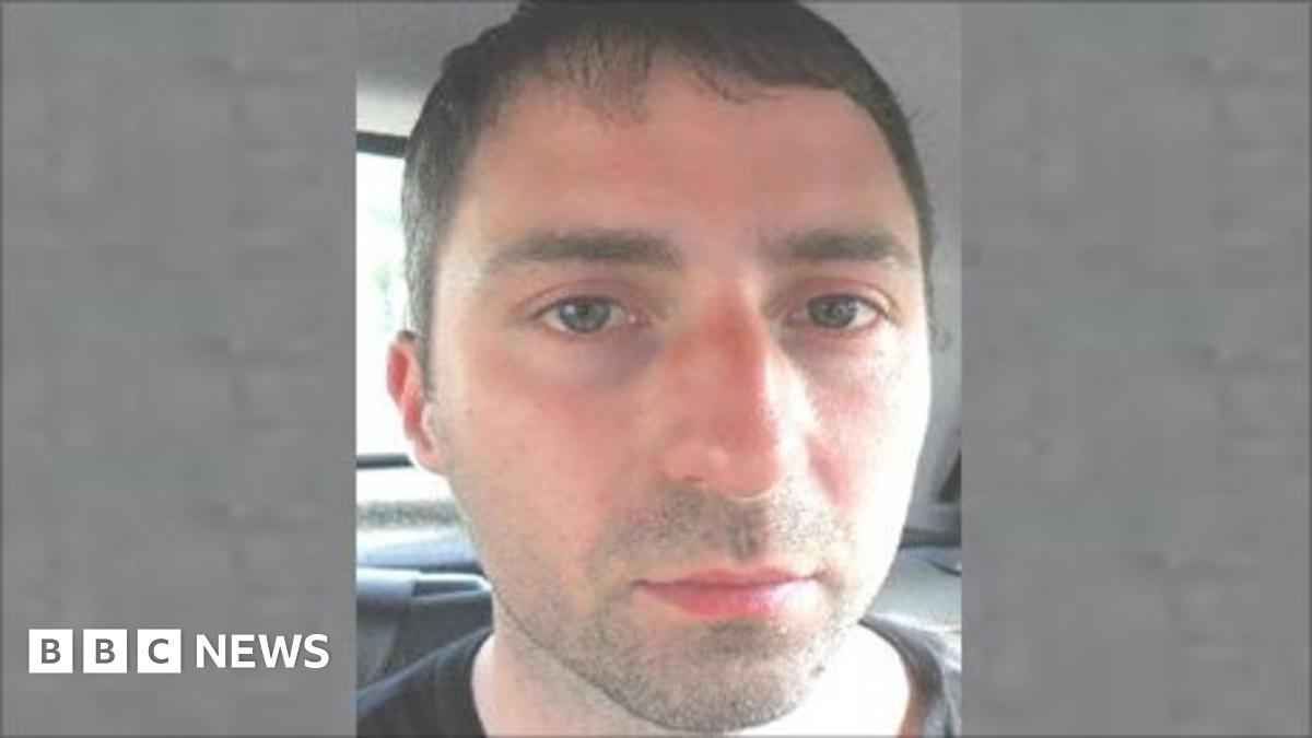 Police appeal over missing rapist Brian Andrews - BBC News