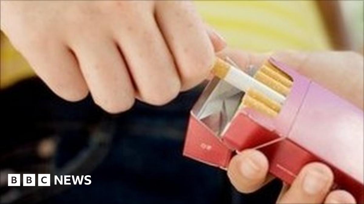 'Nudge unit' urges use of smokeless cigarettes - BBC News