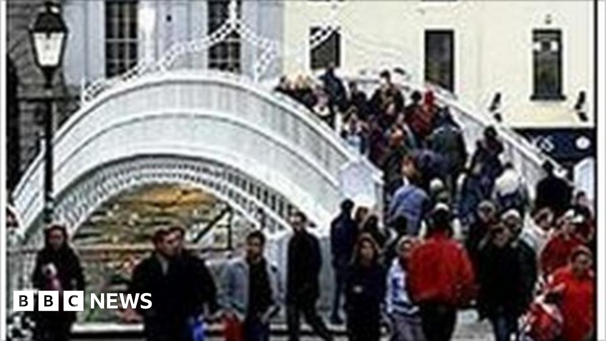 Irish exodus as thousands more emigrate in search of work - BBC News