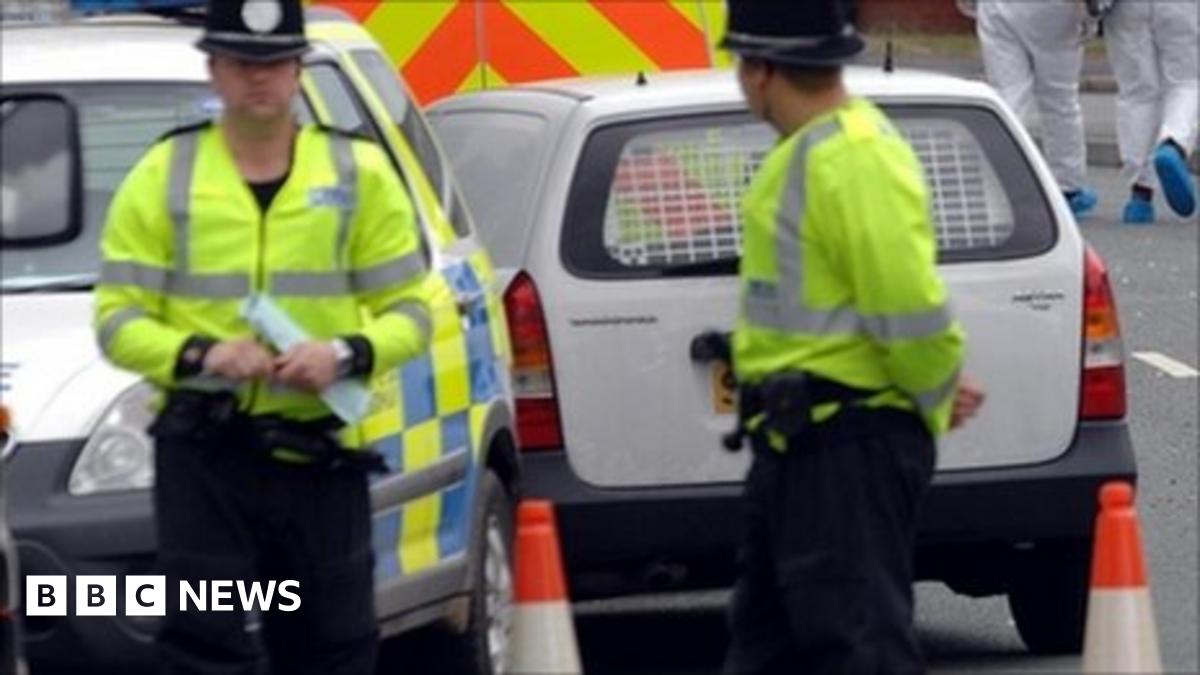 Police hurt when van overturns in Worcester collision - BBC News