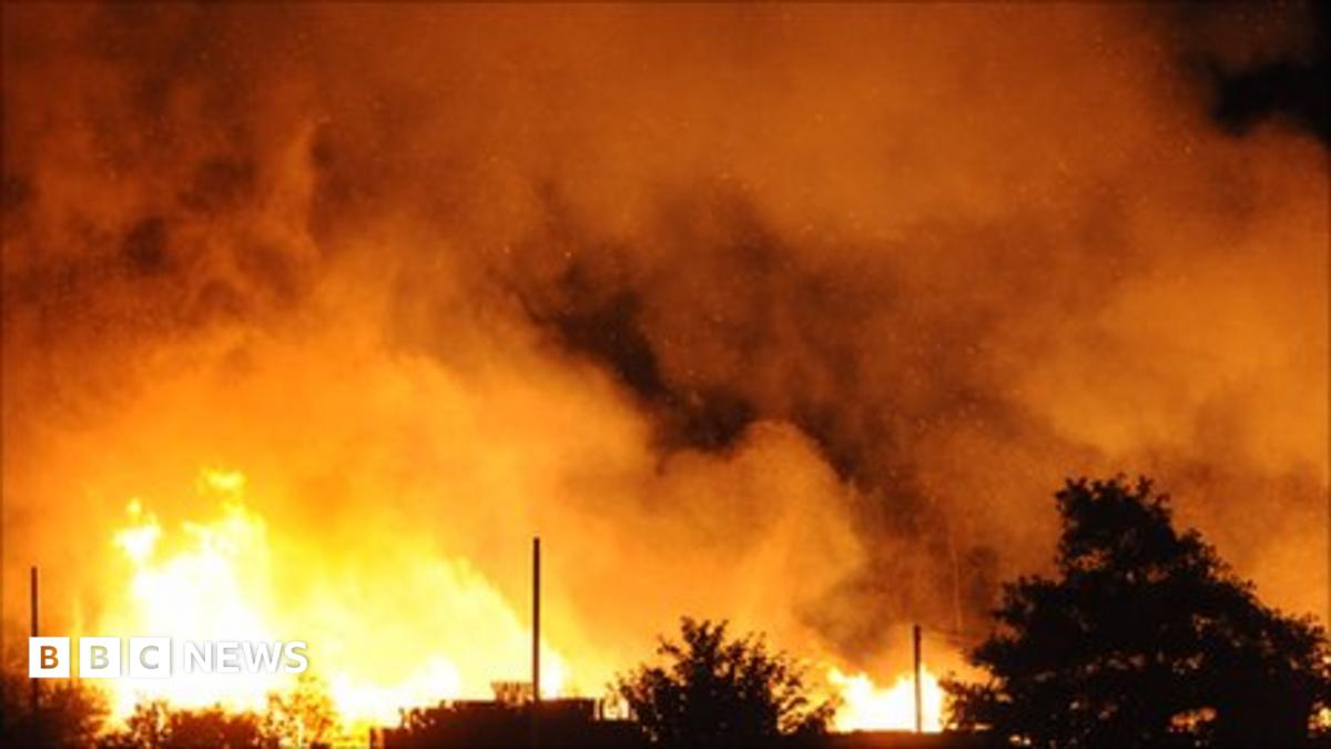 Plymouth firefighters tackle Marsh Mills pallet blaze - BBC News
