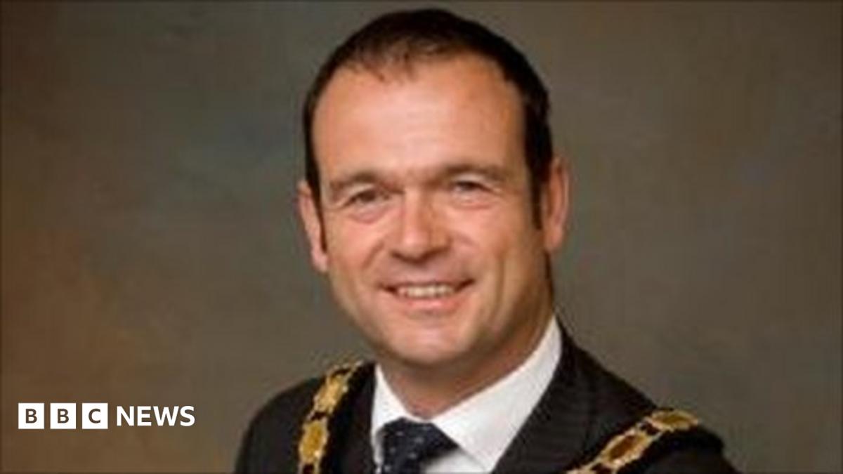 Frome mayor offers reward after burglary - BBC News
