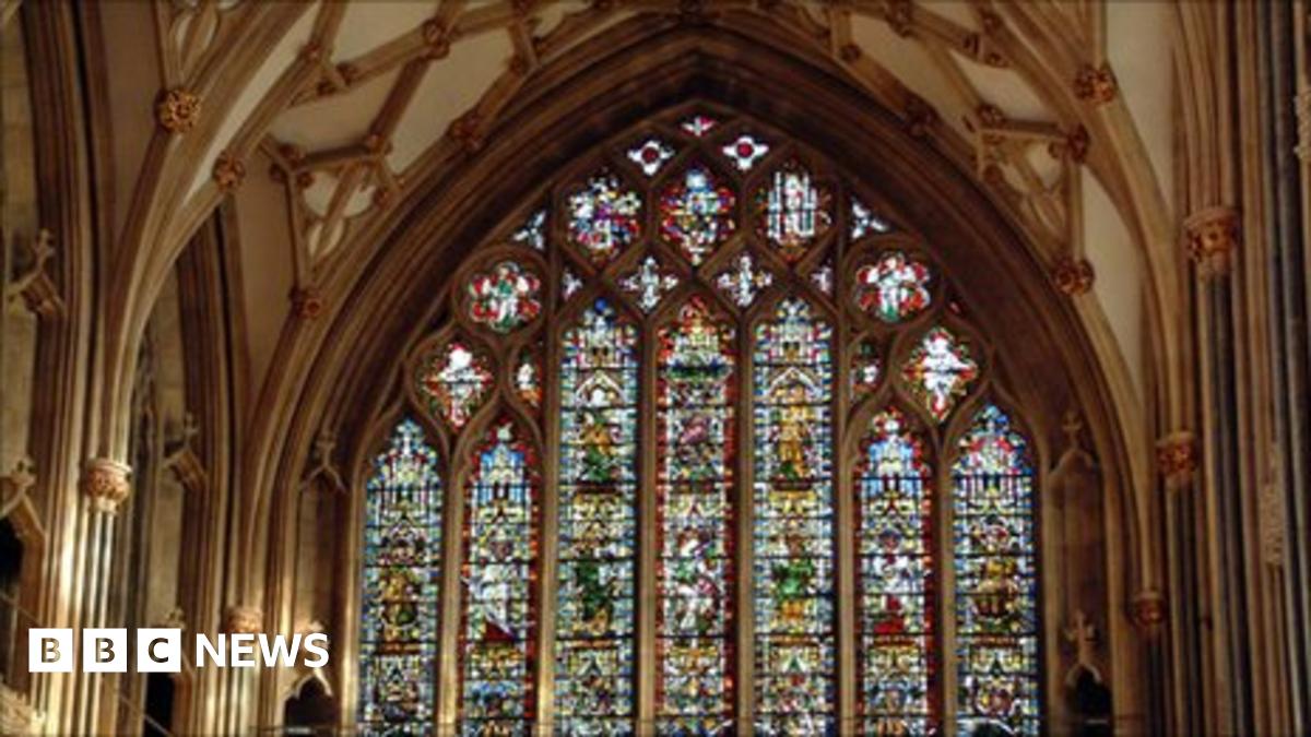 Works begins on Jesse Window at Wells Cathedral - BBC News