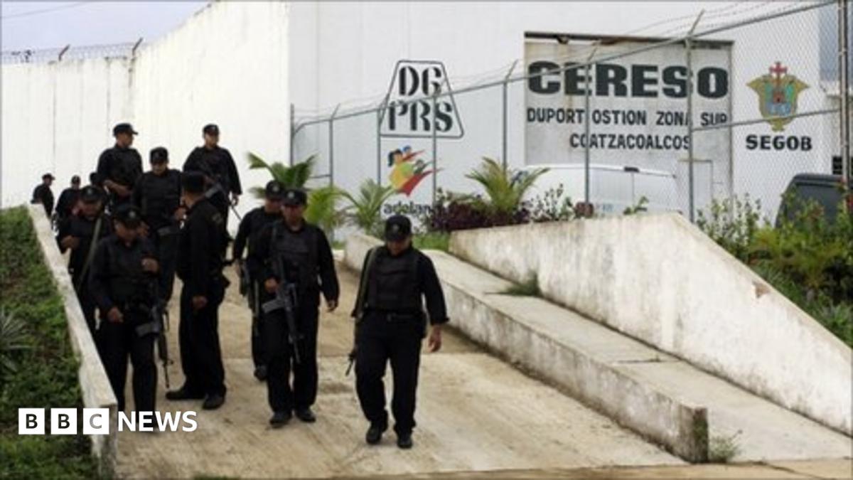 Mexico jail breaks see 32 in Veracruz state escape - BBC News