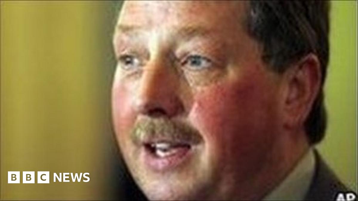 Sammy Wilson hits out at Vince Cable on economy - BBC News