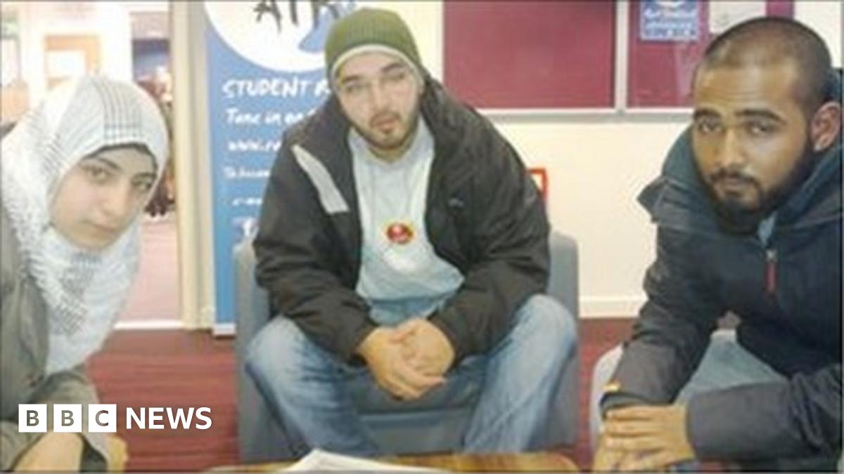 Muslim students face finance dilemma over tuition fees - BBC News