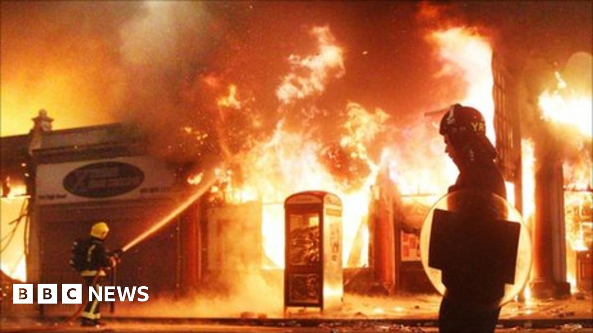 England riots: Court of Appeal hears sentence appeals - BBC News