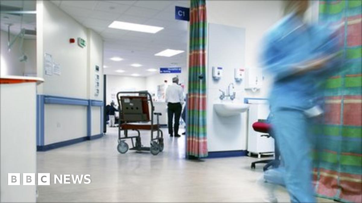 NHS 'heading for £30bn funding gap' - BBC News