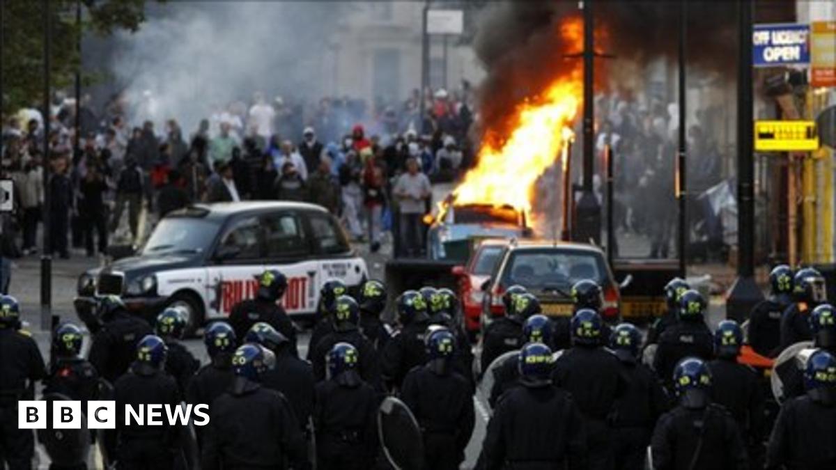 Court orders broadcasters to hand riot footage to Met - BBC News