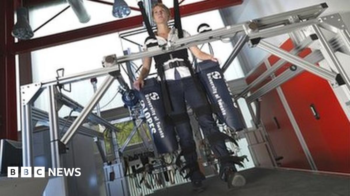 Dutch engineers make 'robot legs' for stroke patients - BBC News