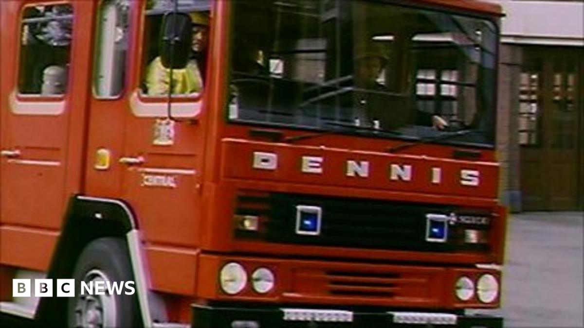 Banbury plastics factory fire sparks evacuation - BBC News