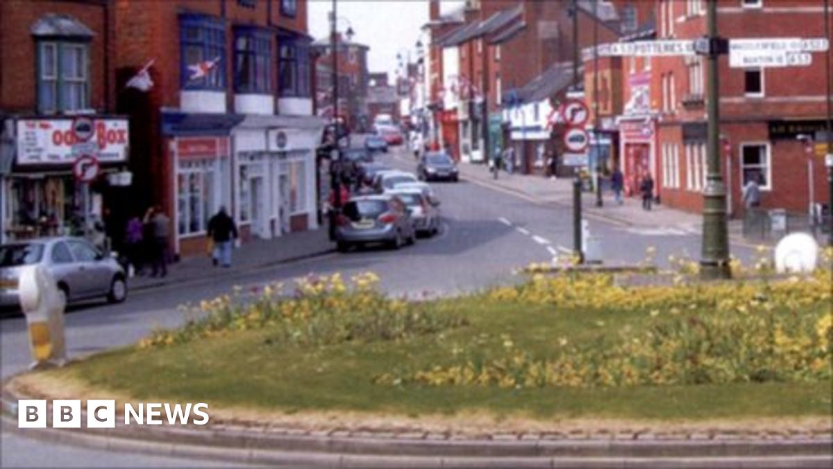 Leek campaigners oppose 'shared space' traffic scheme - BBC News